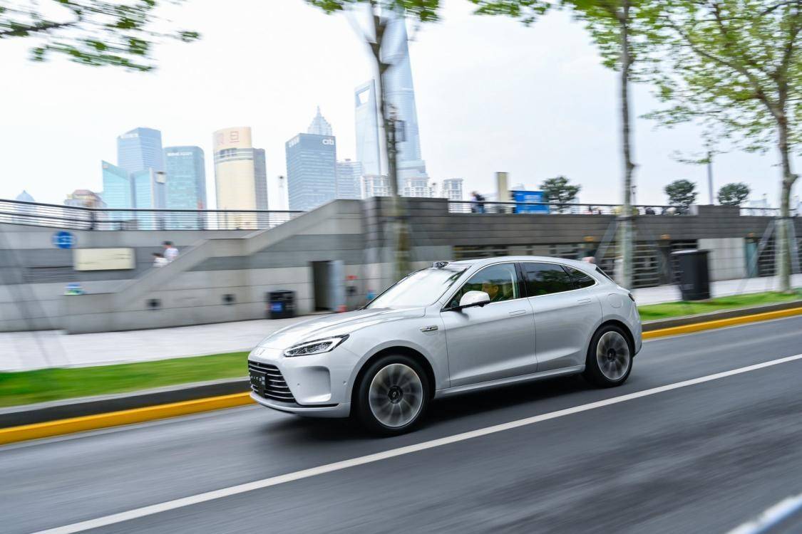 百万底盘加持，问界M5这极致操控谁能拒绝？_搜狐汽车_搜狐网