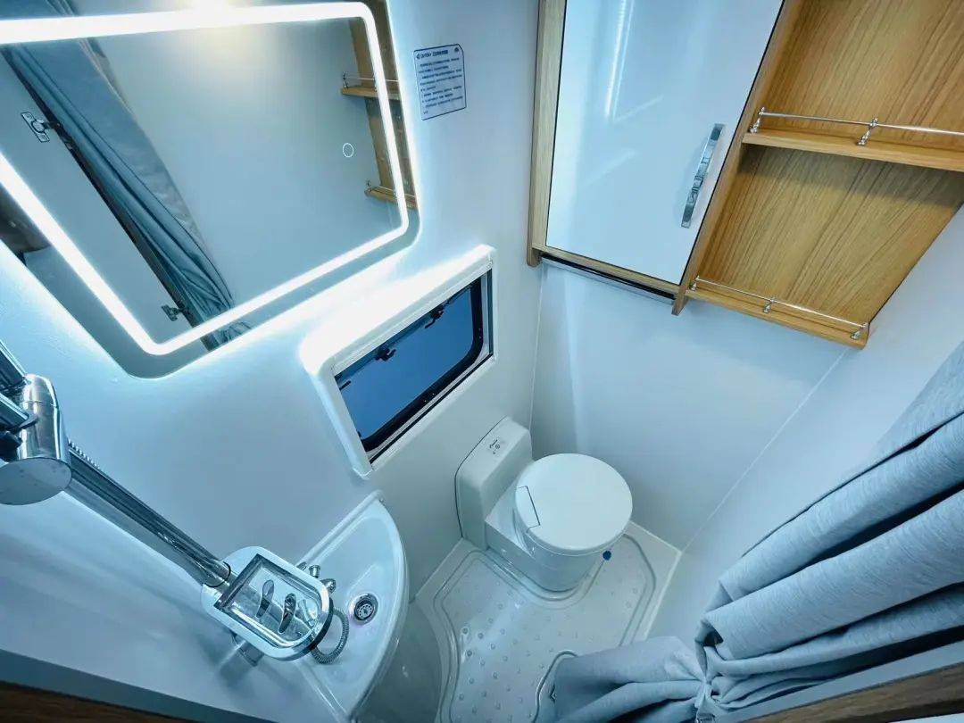 福特V362最新底盘，2.0T柴油+9AT最强组合—宇通C520小额头房车_搜狐汽车_搜狐网