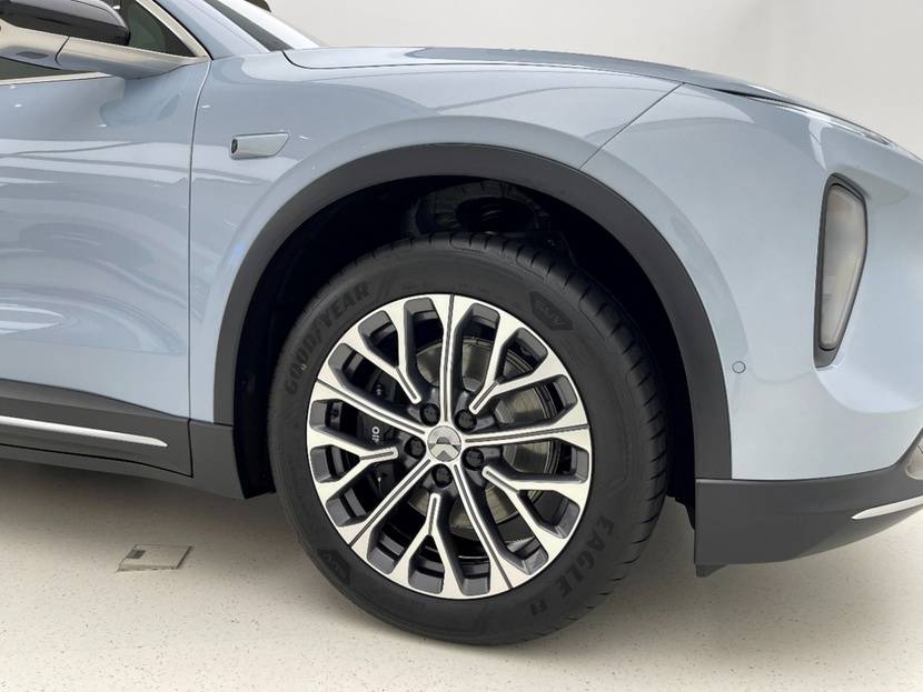 ES6+2万元=轿跑SUV画风+电动尾翼，加速还更快，蔚来EC6到店实拍_搜狐汽车_搜狐网