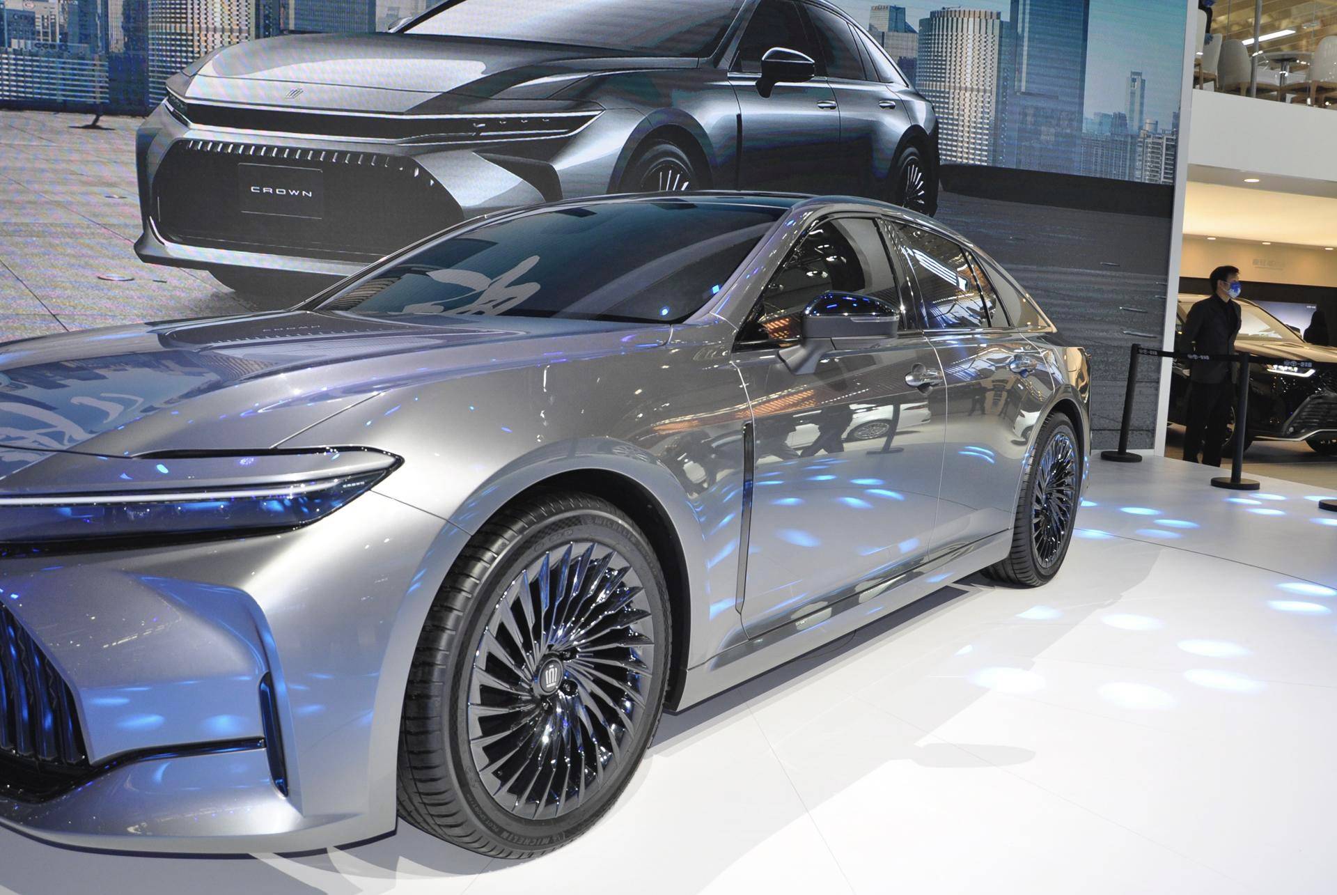 2023款皇冠正式亮相！全新2.4T+6AT配置，22万价格完胜奥迪A6？_搜狐汽车_搜狐网