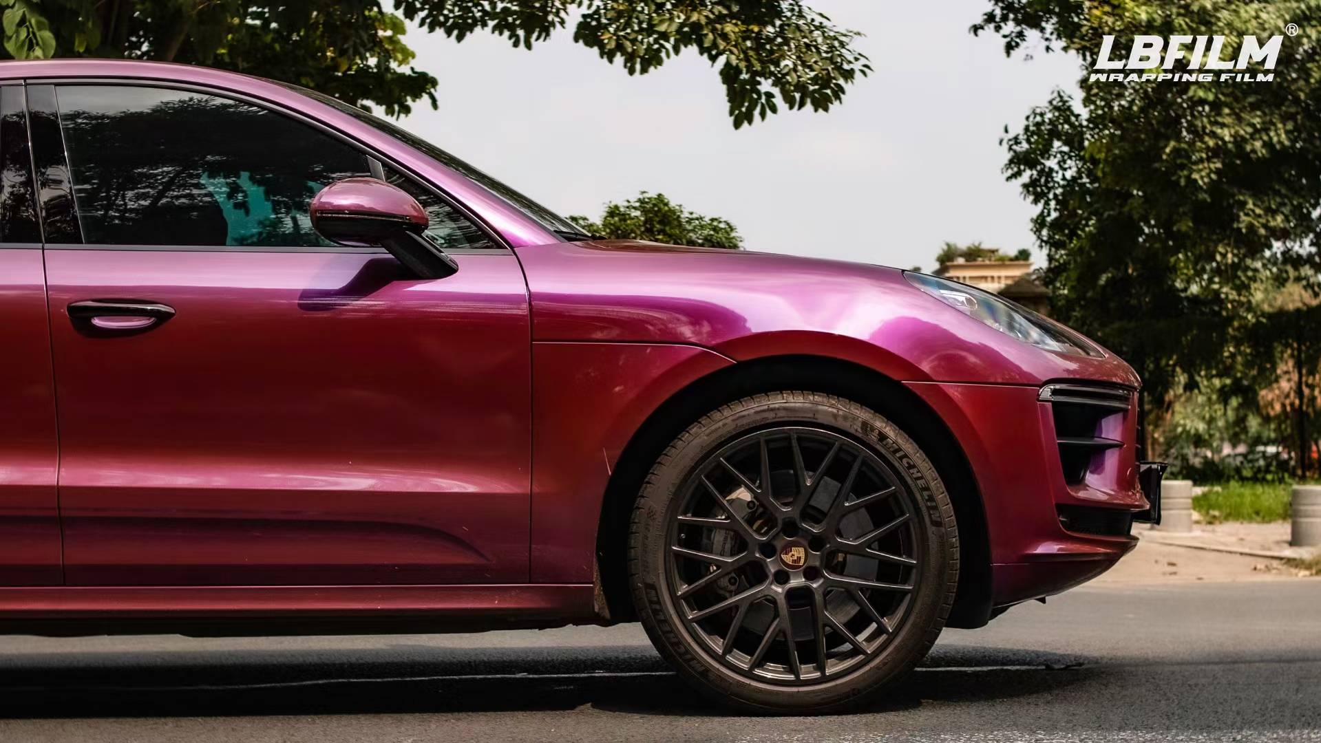 保时捷macan-LB改色膜液态金属乌梅子酱，也得要液态才够炫_搜狐汽车_搜狐网