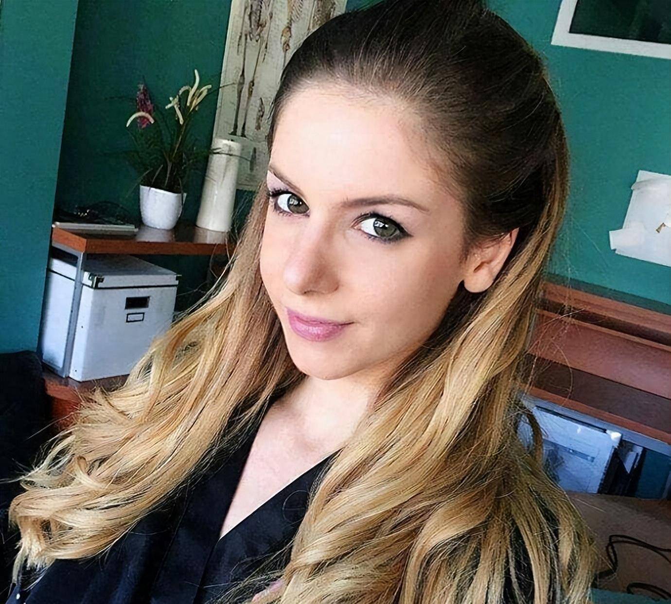 欧美娱乐界双馨美女，Stella Cox、Stacy Cruz、Tori Black简介照片_明星_工业_颜色