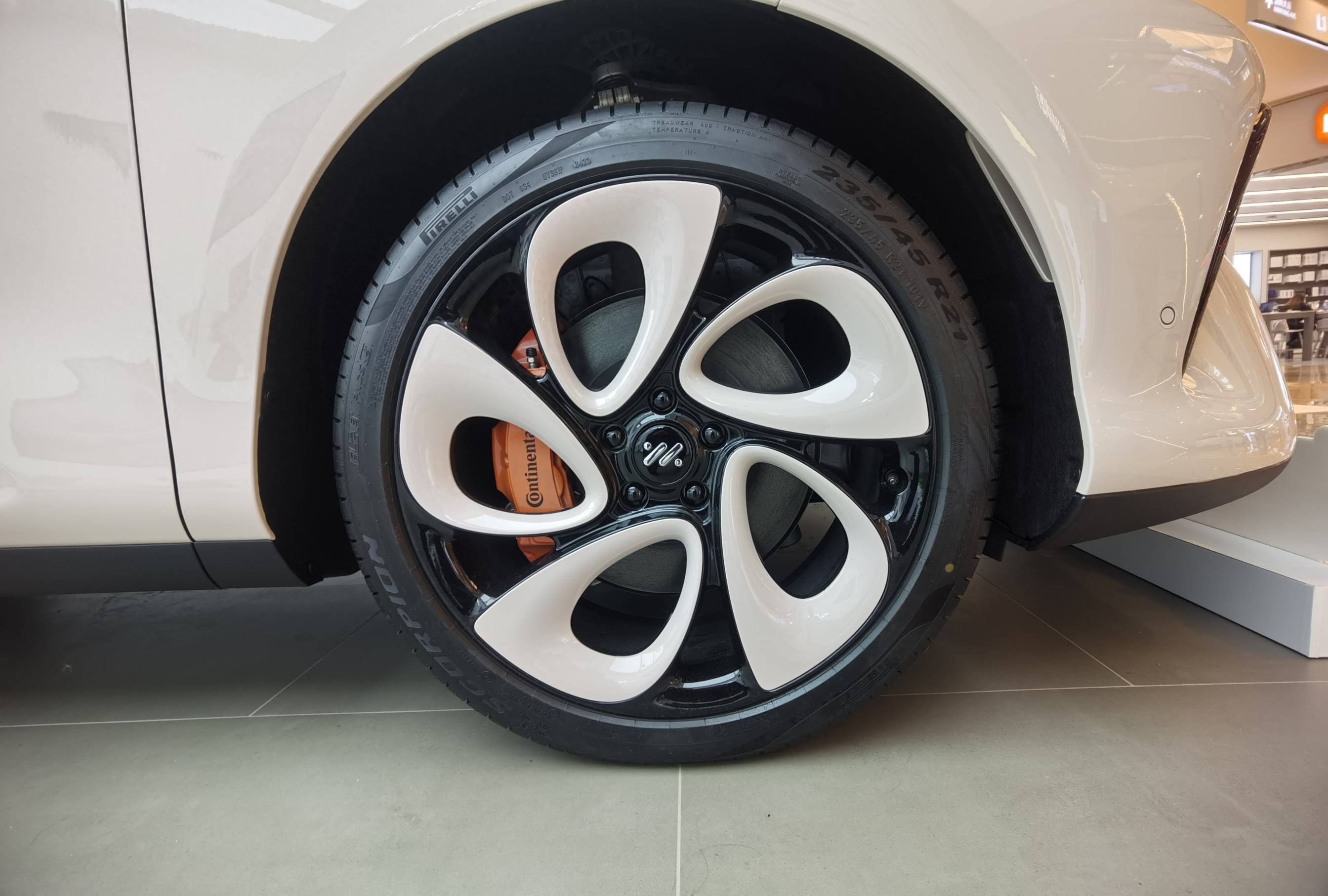 到店实拍智己LS6：号称史上最6！那必须见识一下_搜狐汽车_搜狐网