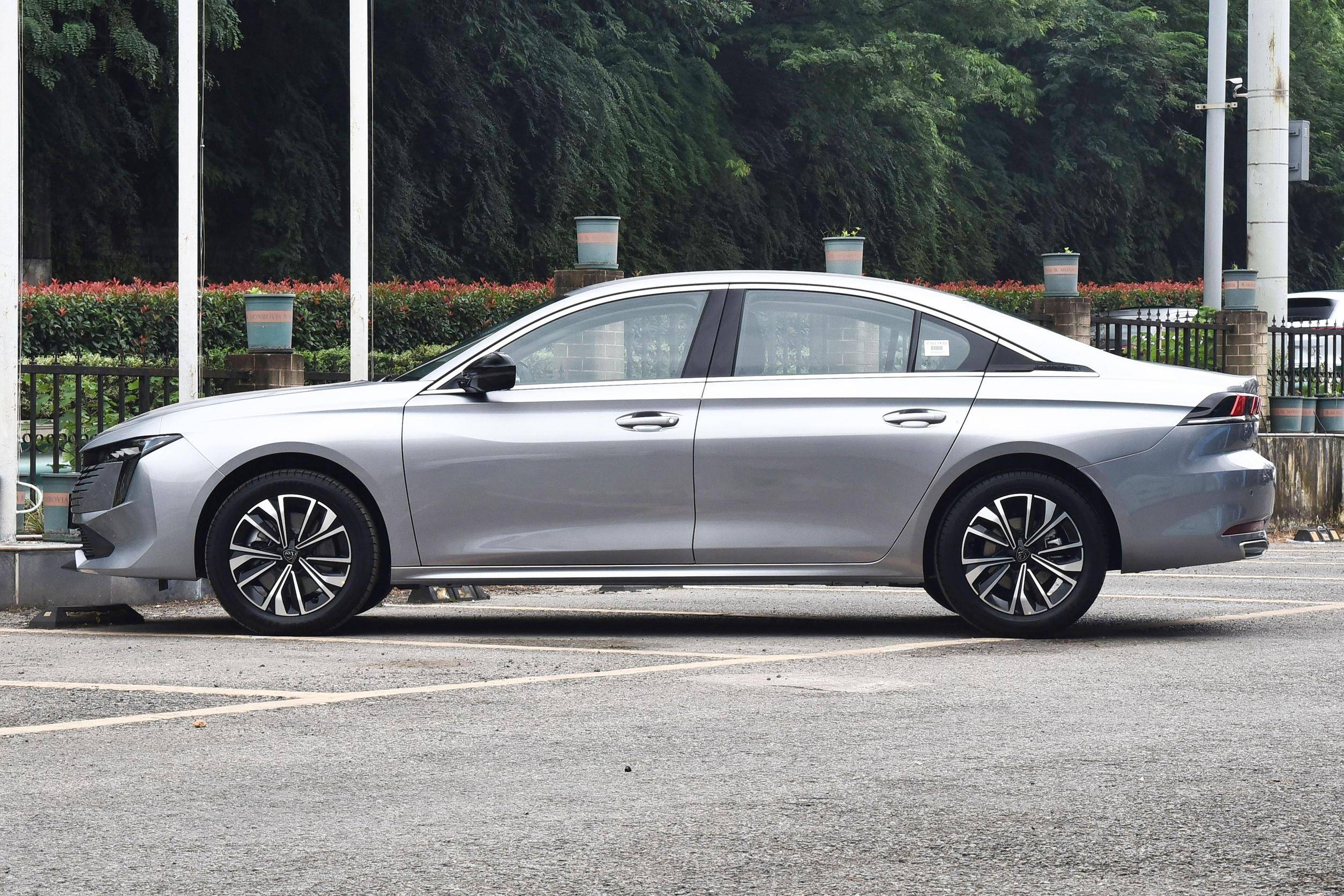 入门降价5千块，配1.8T引擎，215mm轮胎，标致508L不想卖了？_搜狐汽车_搜狐网