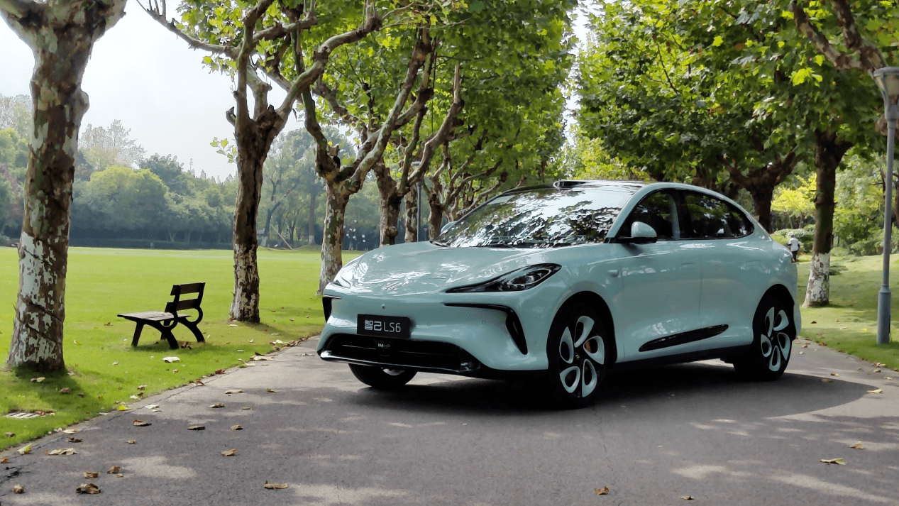 试驾智己LS6，30万级轿跑SUV闭眼入！_搜狐汽车_搜狐网