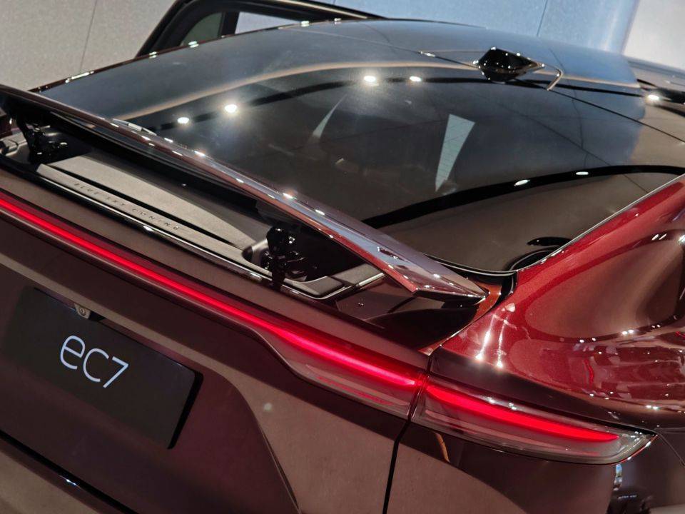 EC7新车色亮相，星云红会不会成为蔚来最好看的颜色_搜狐汽车_搜狐网