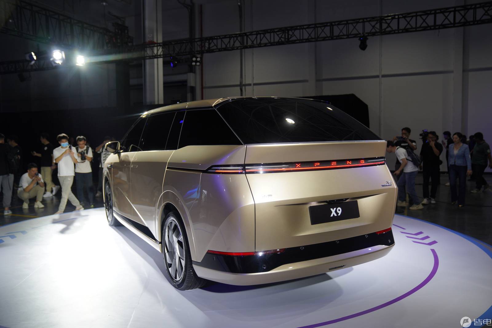 1024的中场战事：小鹏X9登台 开启智能汽车的下一个五年_搜狐汽车_搜狐网