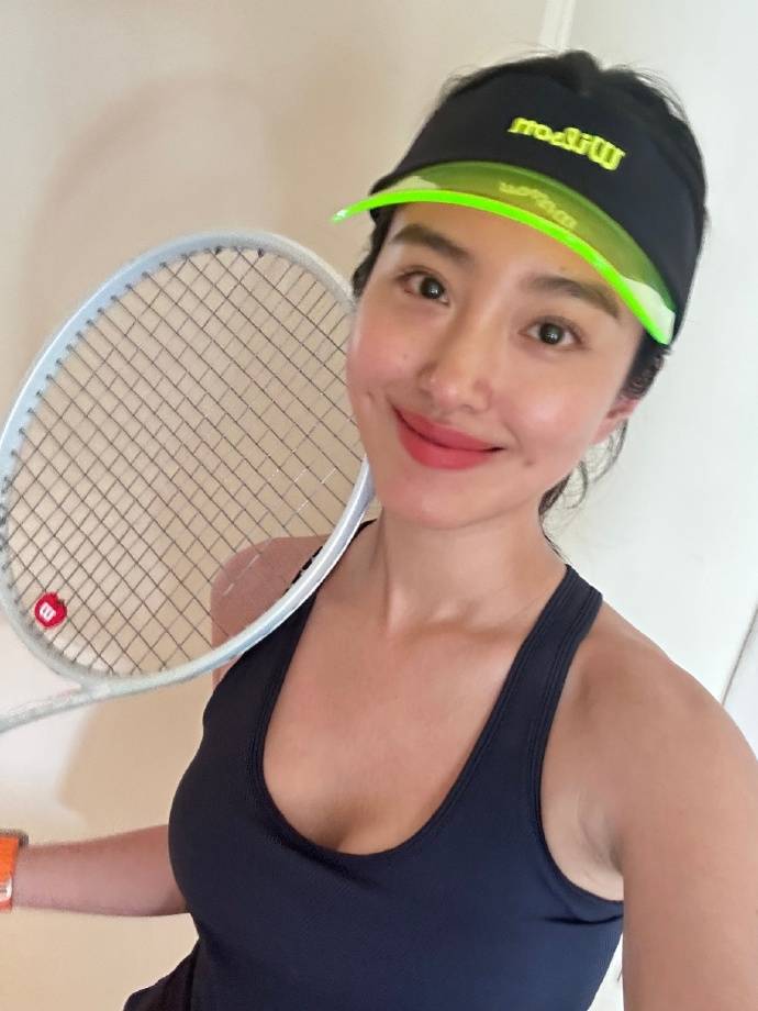 杨采钰写真露出事业线大美腿！她微笑甜美身材曼妙太性感 -6park.com