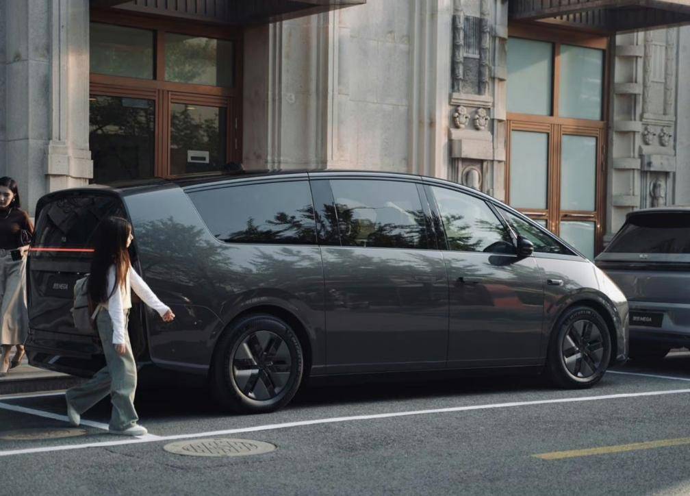 纯电MPV再迎“新物种”：小鹏X9和理想MEGA，你更看好谁？_搜狐汽车_搜狐网