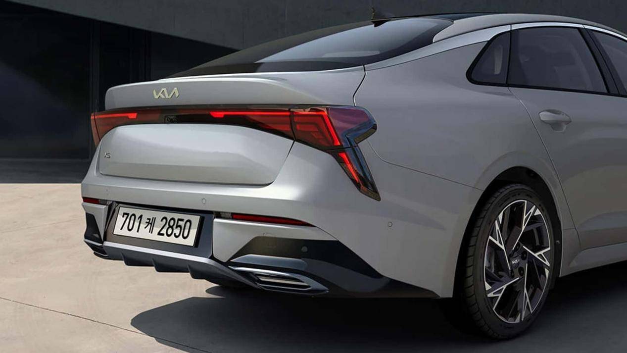 换装2.5T+10AT，接近300匹马力，2025款“起亚K5”闪亮登场！_搜狐汽车_搜狐网