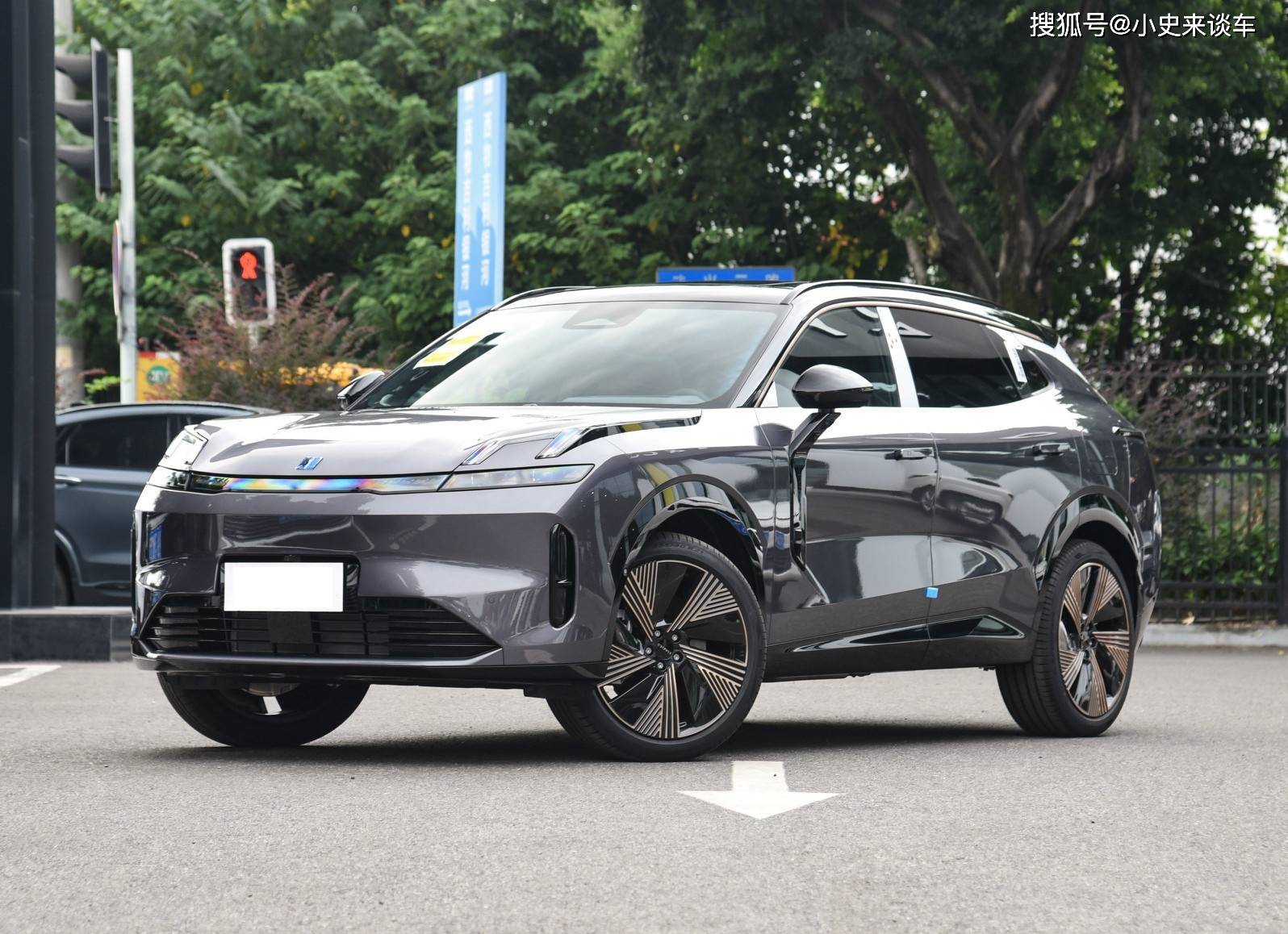 首款超电中型SUV上市！不到20万搭载1.5T三电机四驱，续航1400Km_搜狐汽车_搜狐网