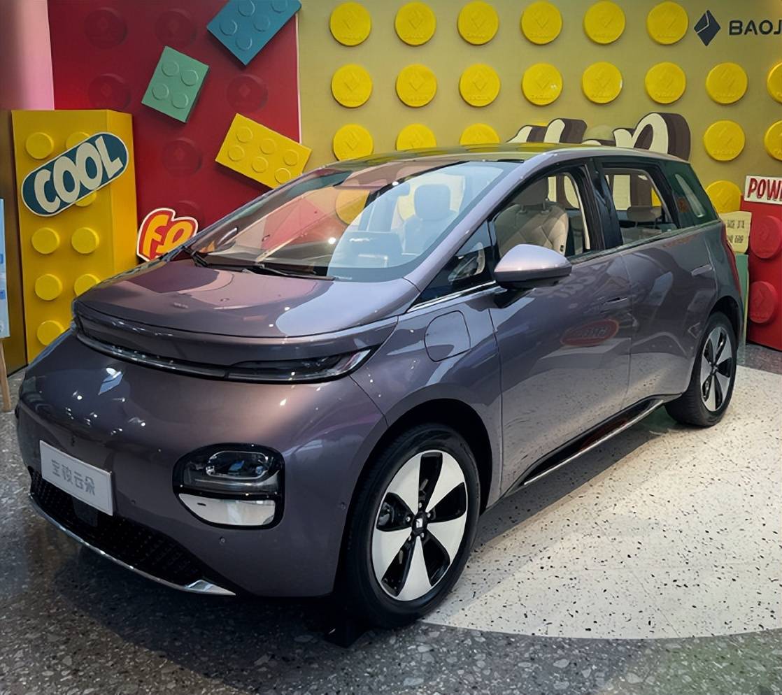 最高纯电续航415KM,13.98万起,名爵MG4新款,还看比亚迪海豚?_搜狐汽车_搜狐网