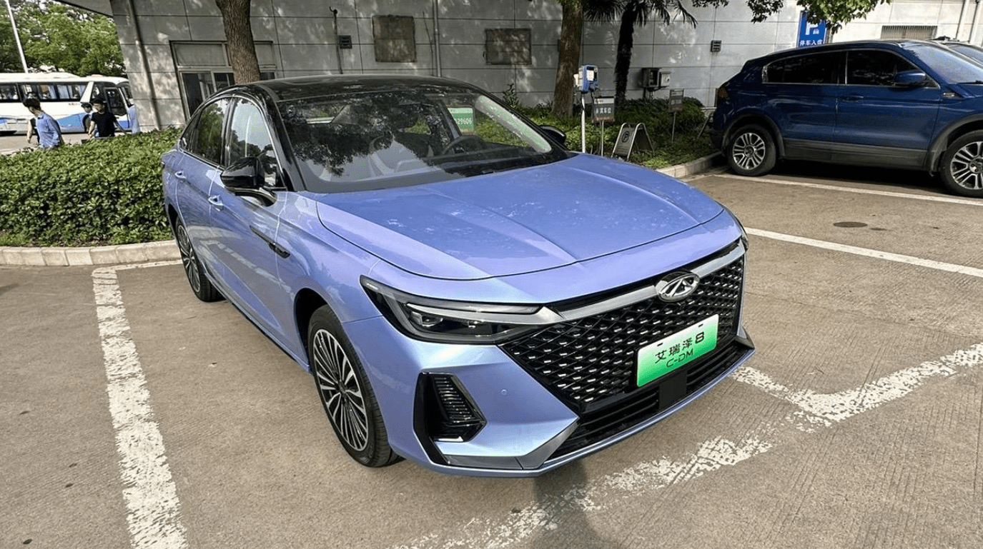 奇瑞风云A8实车曝光，大过秦PLUS DM-i，续航超1400km+4.2L油耗_搜狐汽车_搜狐网