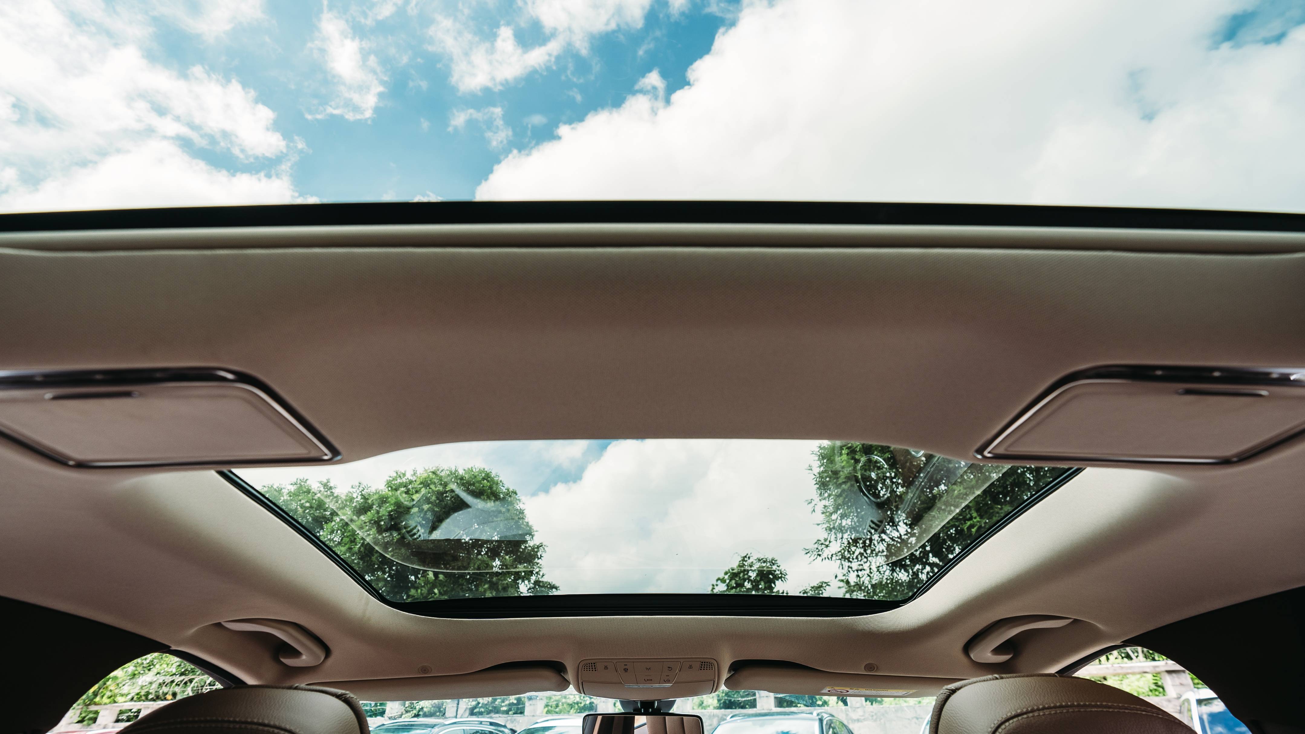 诚成互生：美学+豪华“E”术，还带龙膜！【奔驰E级 2022款 E260L】_搜狐汽车_搜狐网