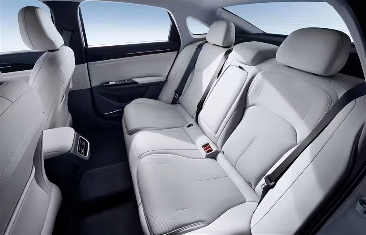 十五万级家轿银河L6的封神之路，秦PLUS DMI依然手握“老剧本”？_搜狐汽车_搜狐网