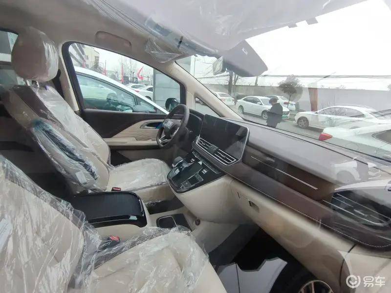 奔腾M9实车到店 红旗HQ9同平台/搭载2.0T发动机_搜狐汽车_搜狐网