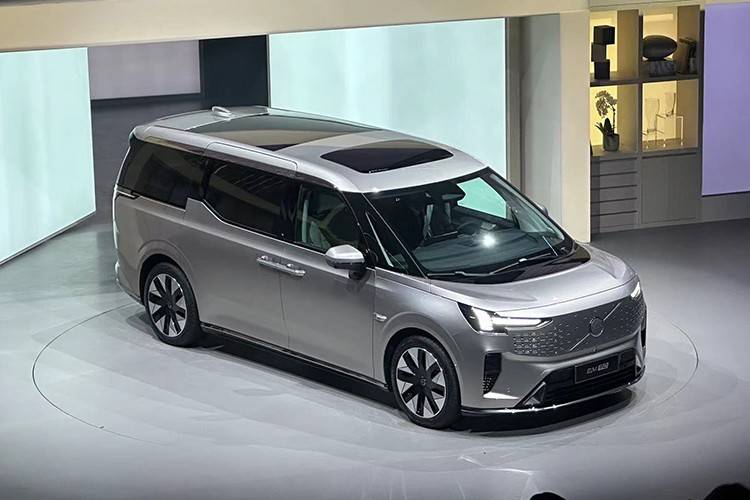 基于SEA浩瀚架构 沃尔沃EM90指导价81.8万元_搜狐汽车_搜狐网