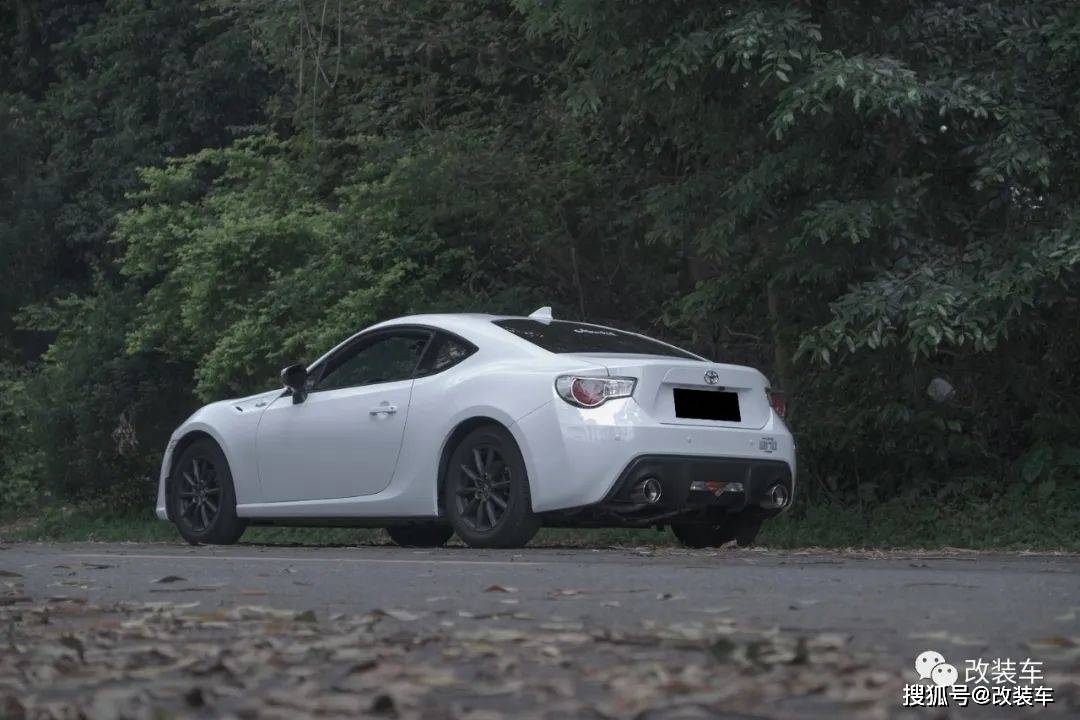 竞技走街风的丰田86，白色车身+白色轮毂的状态很有JDM范_搜狐汽车_搜狐网