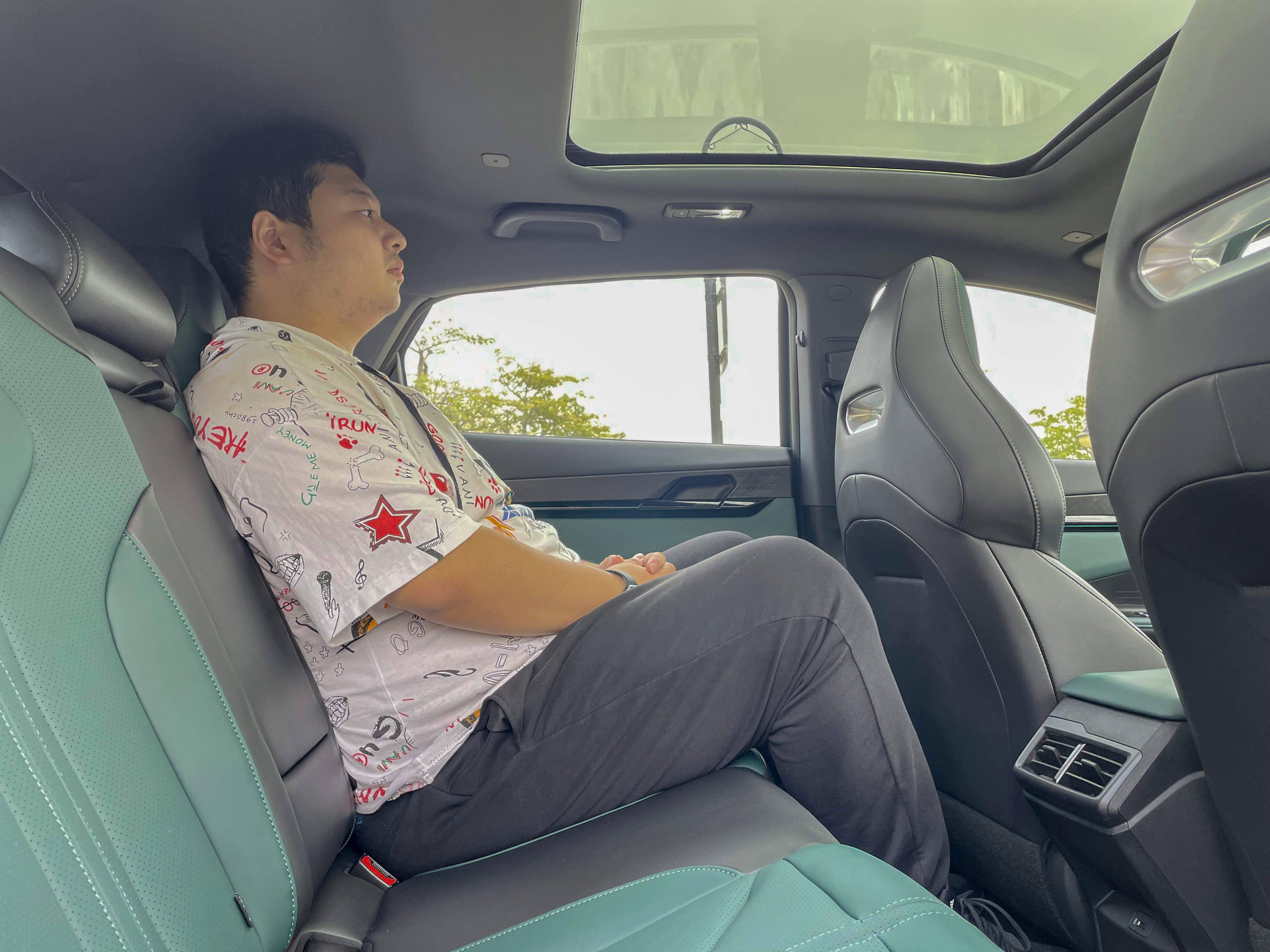 相同基因，不同风格——试驾长安启源A06、Q05_搜狐汽车_搜狐网