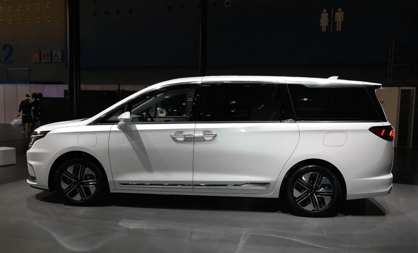 首款搭载鸿蒙系统的MPV 可选插混动力 江淮瑞风RF8预16.99万起_搜狐汽车_搜狐网