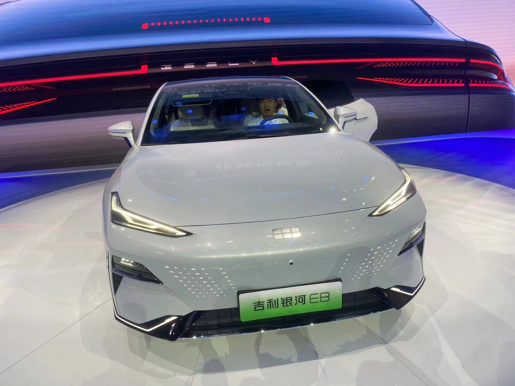 吉利银河e8新能源正式亮相2023广州车展,产品亮点有哪些? 搜狐汽车 搜狐网