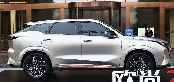 被忽视的高颜值“白菜价”SUV，233马力+爱信8AT，6.67秒破百_搜狐汽车_搜狐网