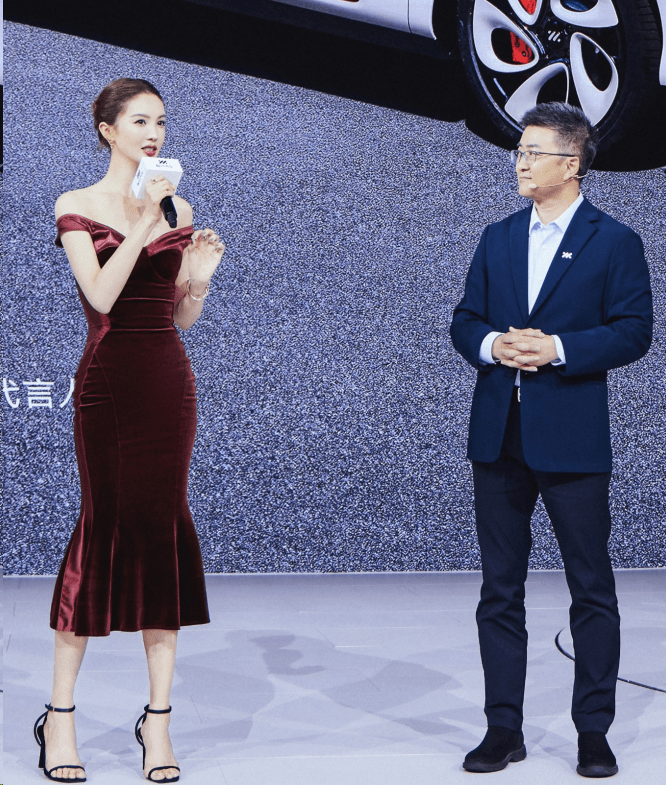 广州车展百人喜提爱车 金晨亲手交付“超级爆品”智己LS6_搜狐汽车_搜狐网