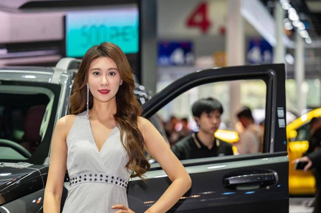 香车配美女，和猛士917、坦克700Hi4-T等硬派越野一样出圈的还有她们_搜狐汽车_搜狐网