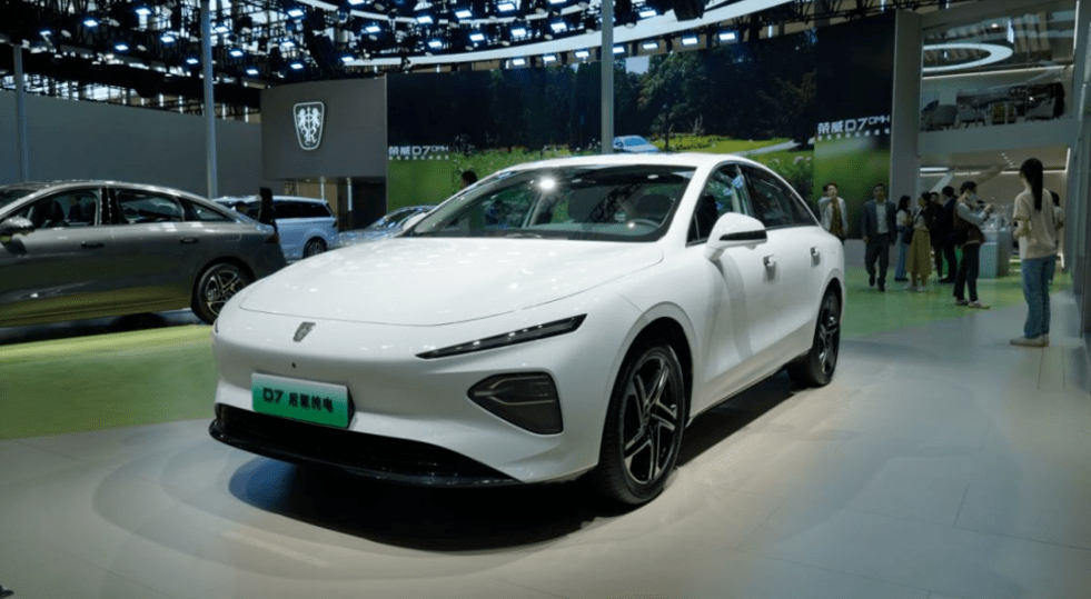 广州车展中门对狙，荣威D7 EV对决比亚迪秦PLUS EV，到底谁更强？_搜狐汽车_搜狐网