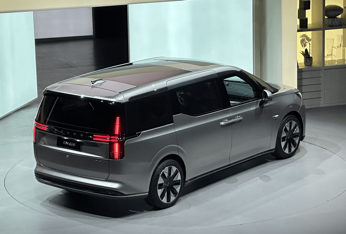 沃尔沃首款纯电豪华MPV EM90，81.8万准备卖给谁？_搜狐汽车_搜狐网
