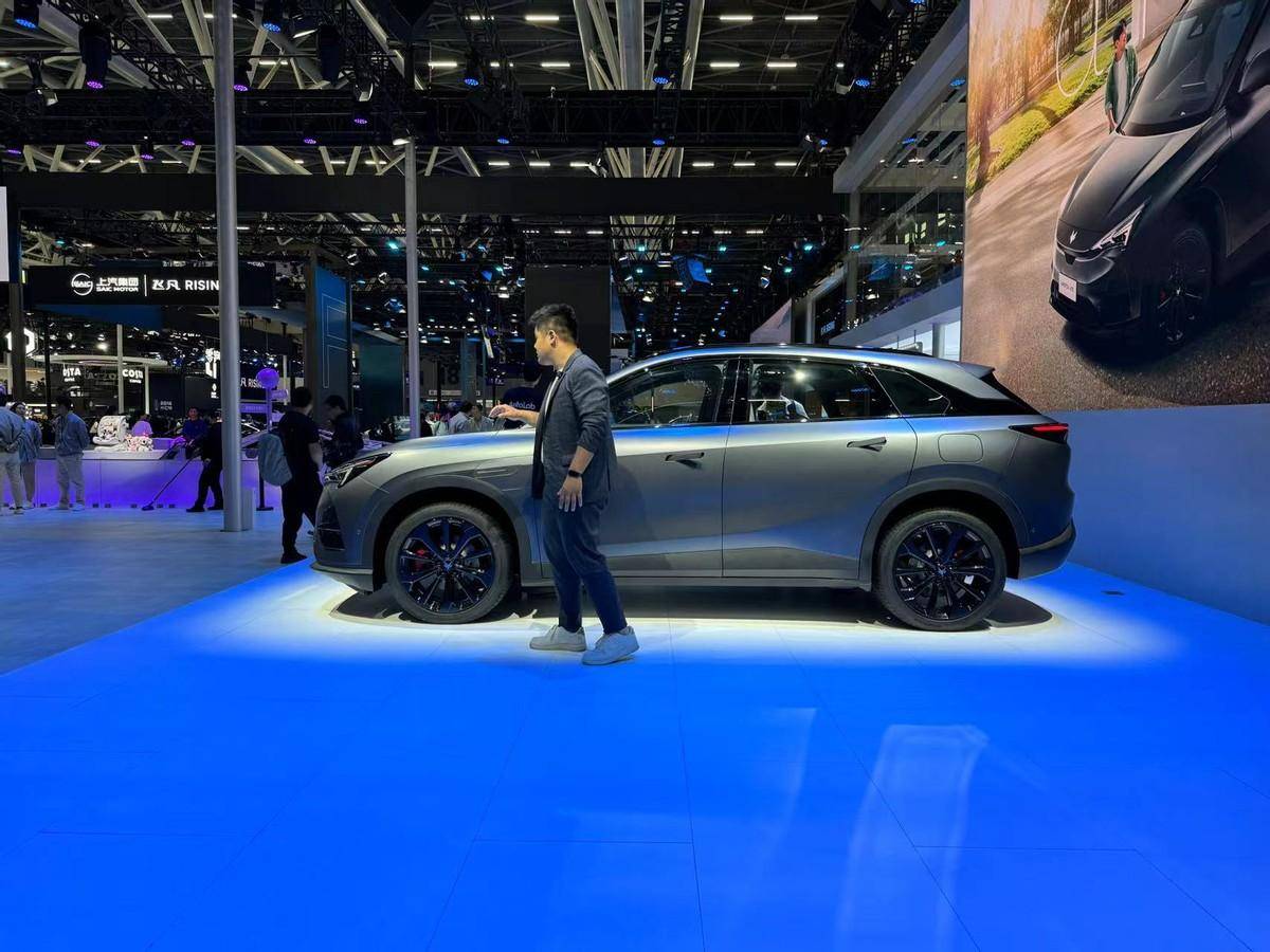 极狐宣布：阿尔法T5预售15.58万起，8155芯片+800V架构_搜狐汽车_搜狐网