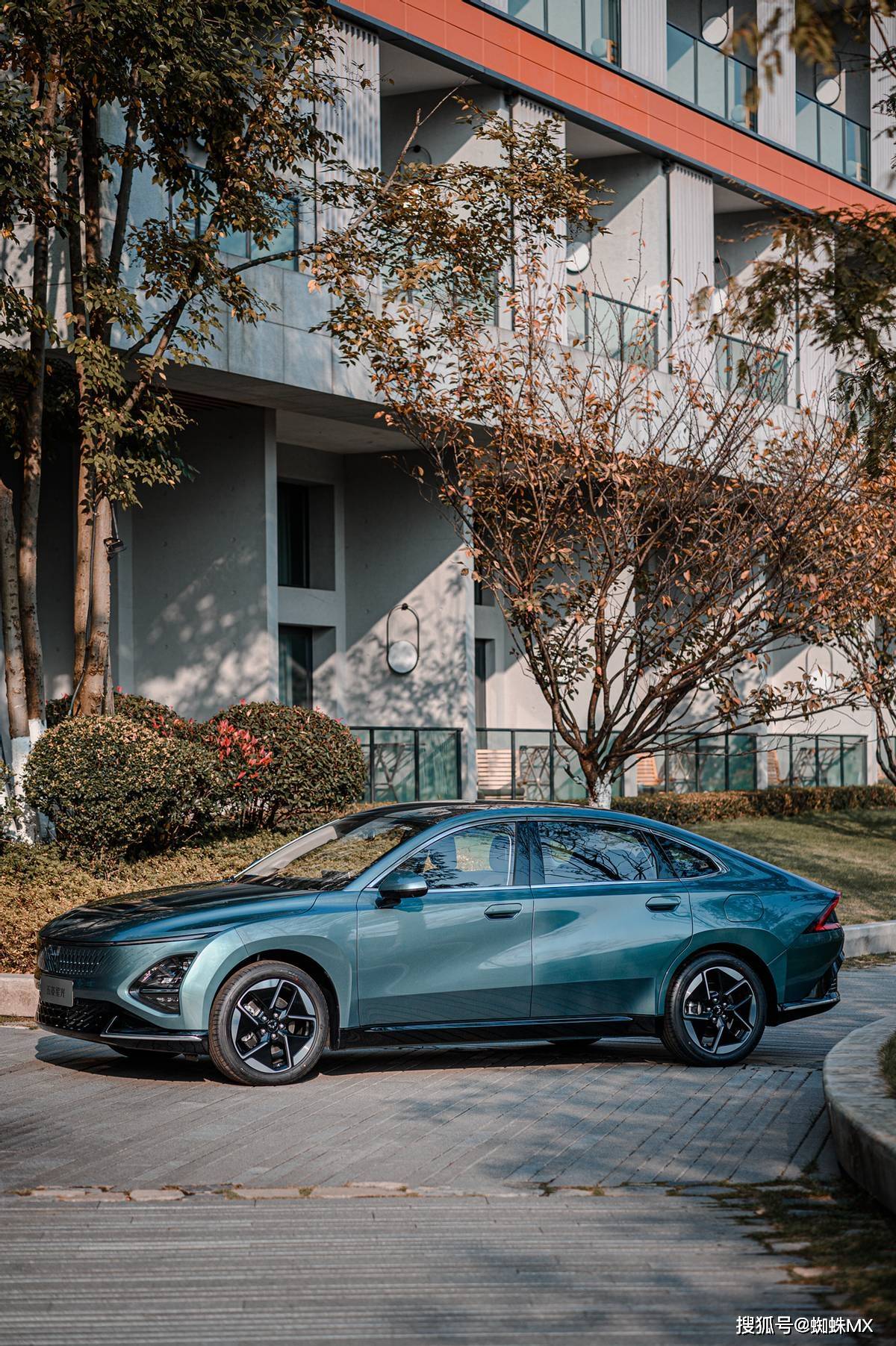 8万多买台中级插混？五菱星光上市：8.88万起比秦Plus还低1000_搜狐汽车_搜狐网