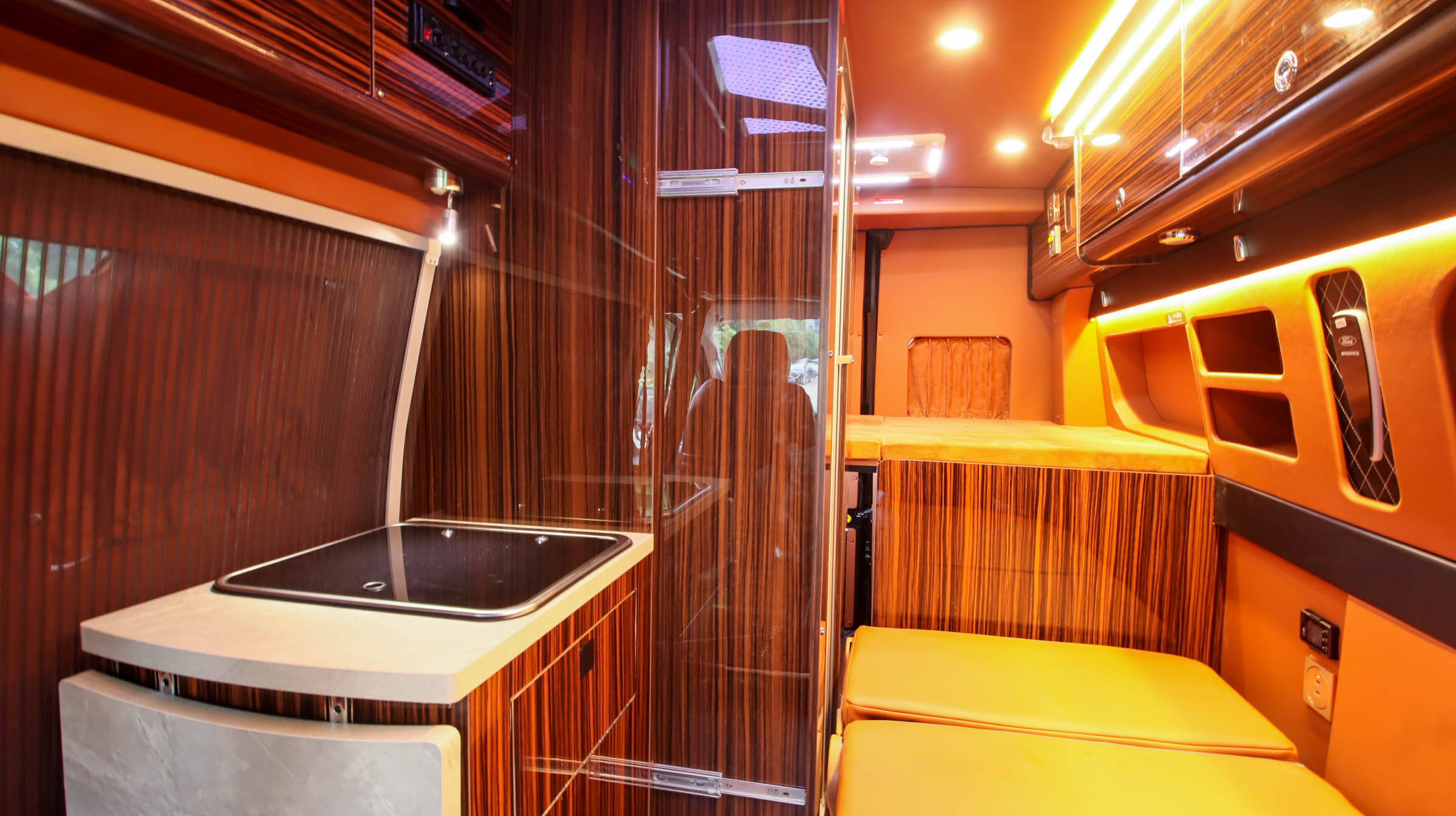 趣蜂B610：20多万的福特V362小房车，通勤代步自驾旅游首选！_搜狐汽车_搜狐网