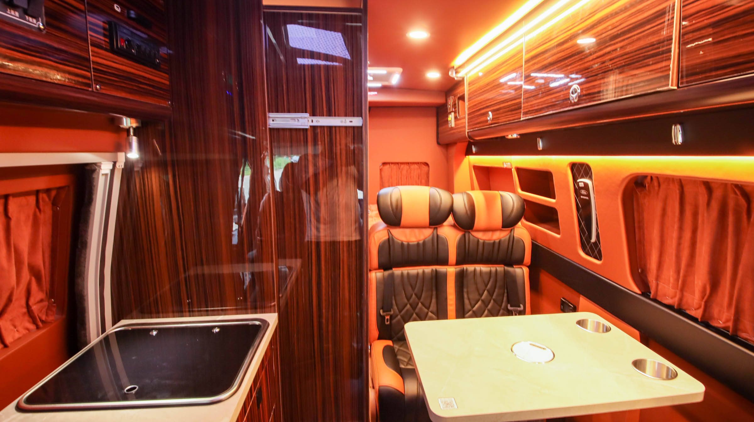 趣蜂B610：20多万的福特V362小房车，通勤代步自驾旅游首选！_搜狐汽车_搜狐网