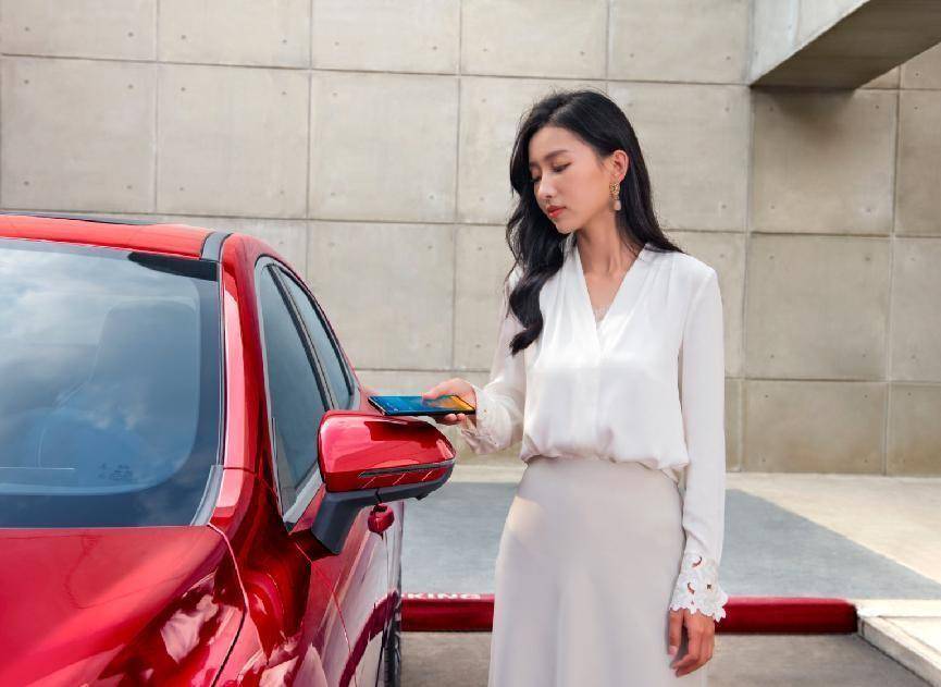 性能还是省油，10万预算买插混轿车，银河L6和秦PLUS DM-i买谁？_搜狐汽车_搜狐网