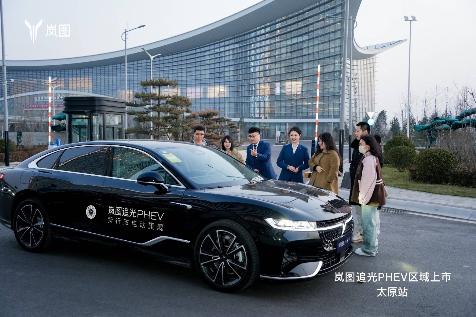 262km超长纯电续航 岚图追光PHEV 25.28万元起上市_搜狐汽车_搜狐网
