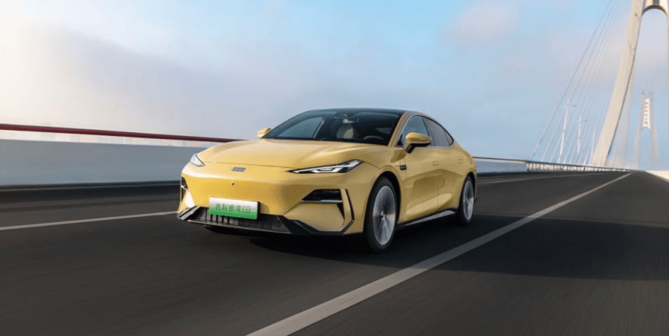 18.8万起售，8295芯片加45英寸智慧屏，银河E8“卷”得有点翻天_搜狐汽车_搜狐网