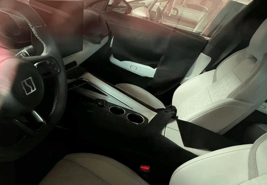 新款极氪001来了！800V架构+FR同款内饰，老车主直呼“背后受伤”_搜狐汽车_搜狐网