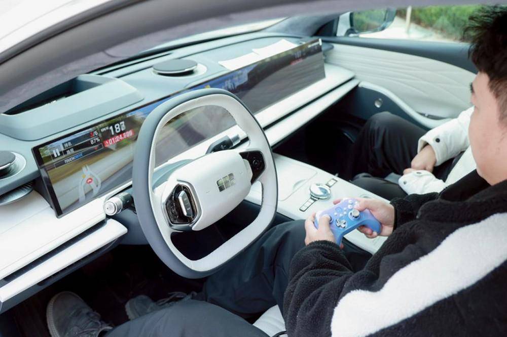 实拍吉利银河E8：45英寸8K屏是最大亮点？这些细节建议别错过_搜狐汽车_搜狐网