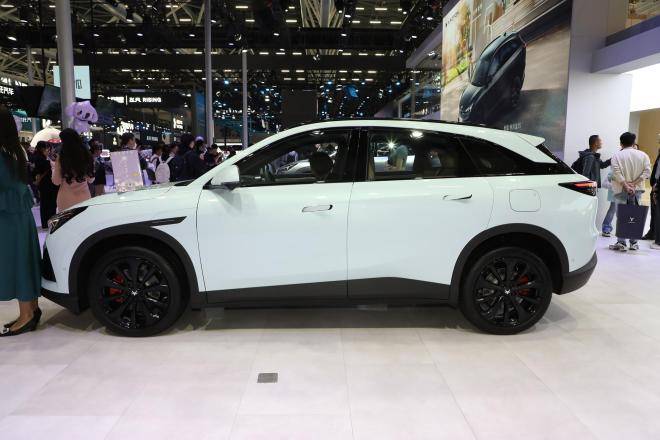 极狐阿尔法T5首搭800V快充 售价15.58万元起_搜狐汽车_搜狐网