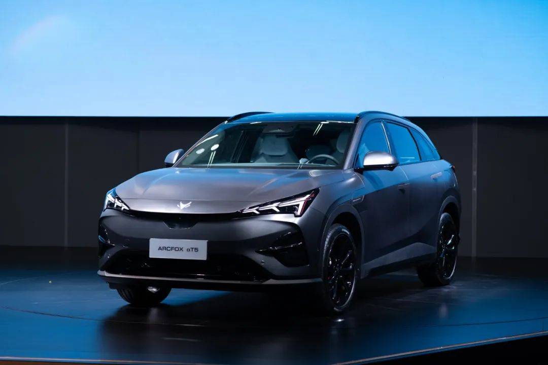 不到20万的800V超充，极狐阿尔法T5正式上市_搜狐汽车_搜狐网