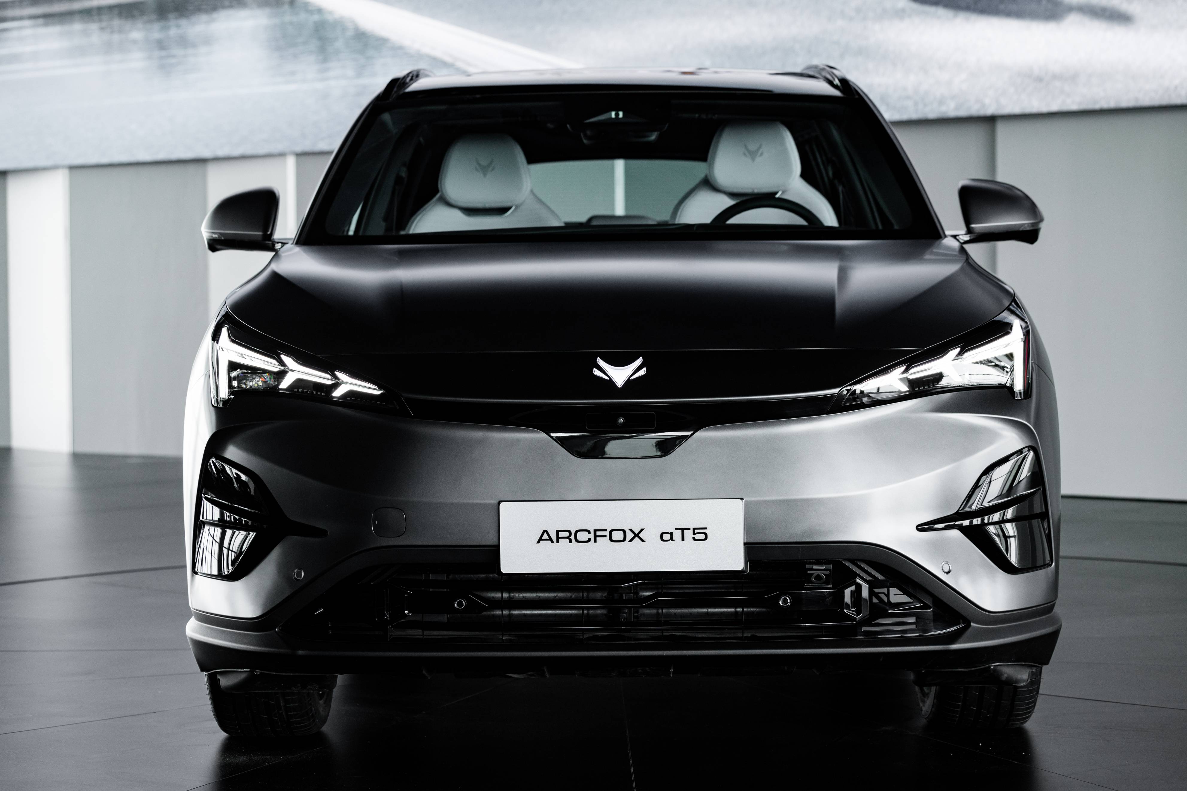 售价15.58万起，配备同级唯一800V超充，极狐阿尔法T5正式上市_搜狐汽车_搜狐网