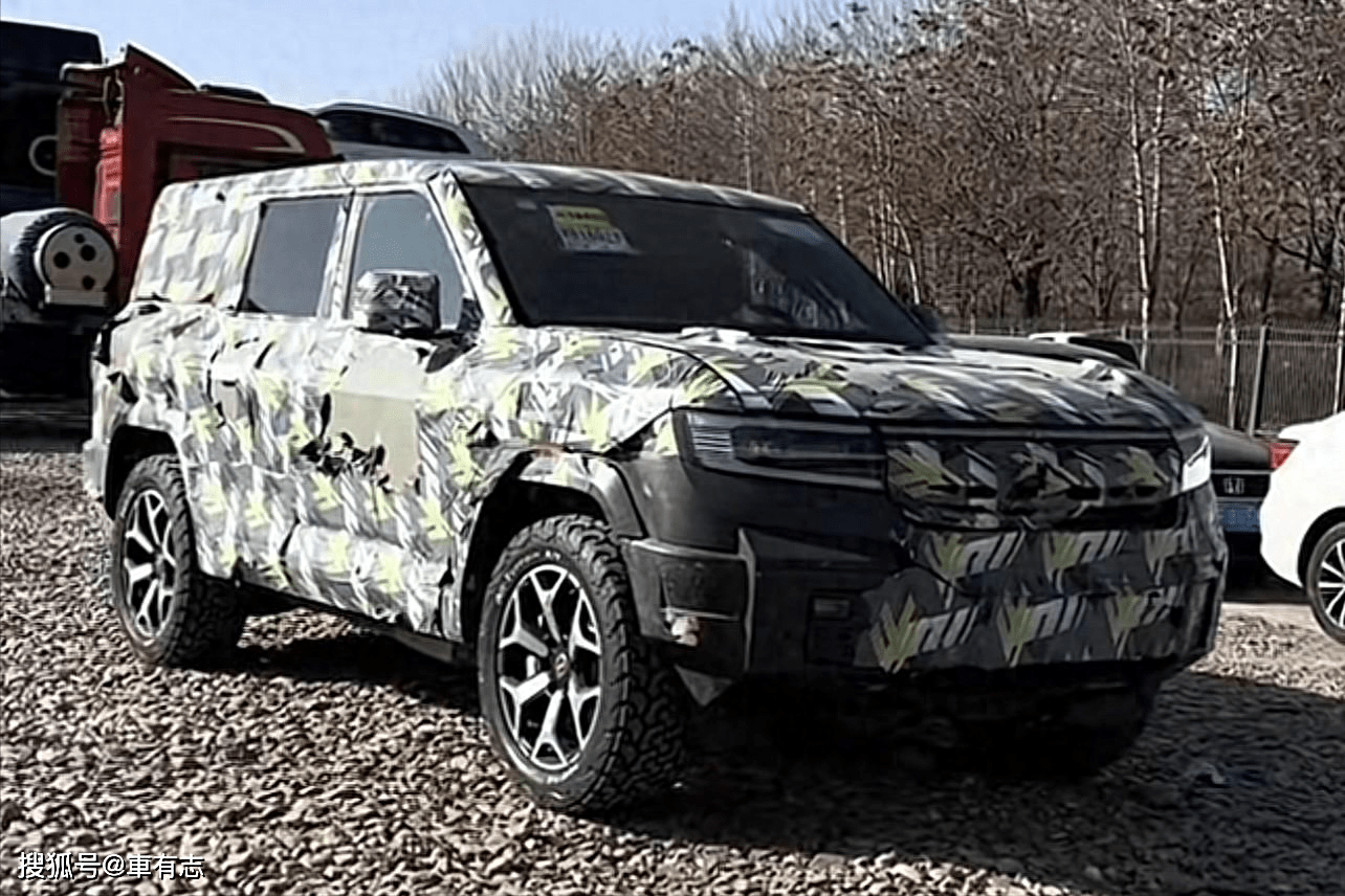 方程豹豹8现身街头，气场不输仰望U8，2.0T插混动力+云辇-P_搜狐汽车_搜狐网