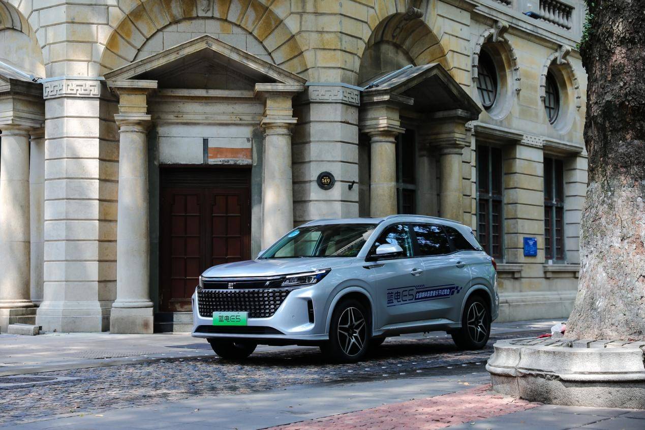 纠结插混还是燃油？中型插混SUV蓝电E5；9.98万就能开回家还看长安CS75 PLUS吗_搜狐汽车_搜狐网