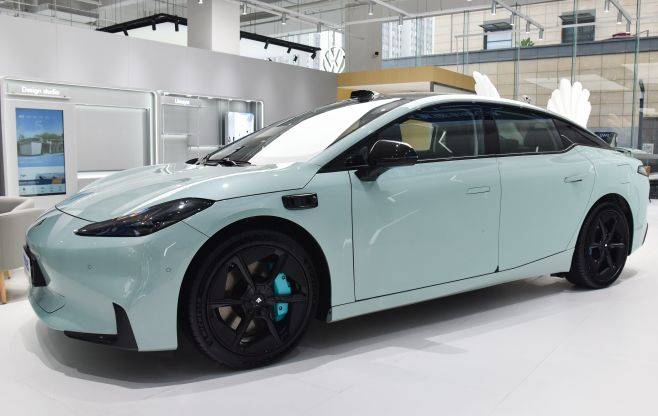 昊铂HT VS 智己LS6，顶配版本配备3颗激光雷达_搜狐汽车_搜狐网