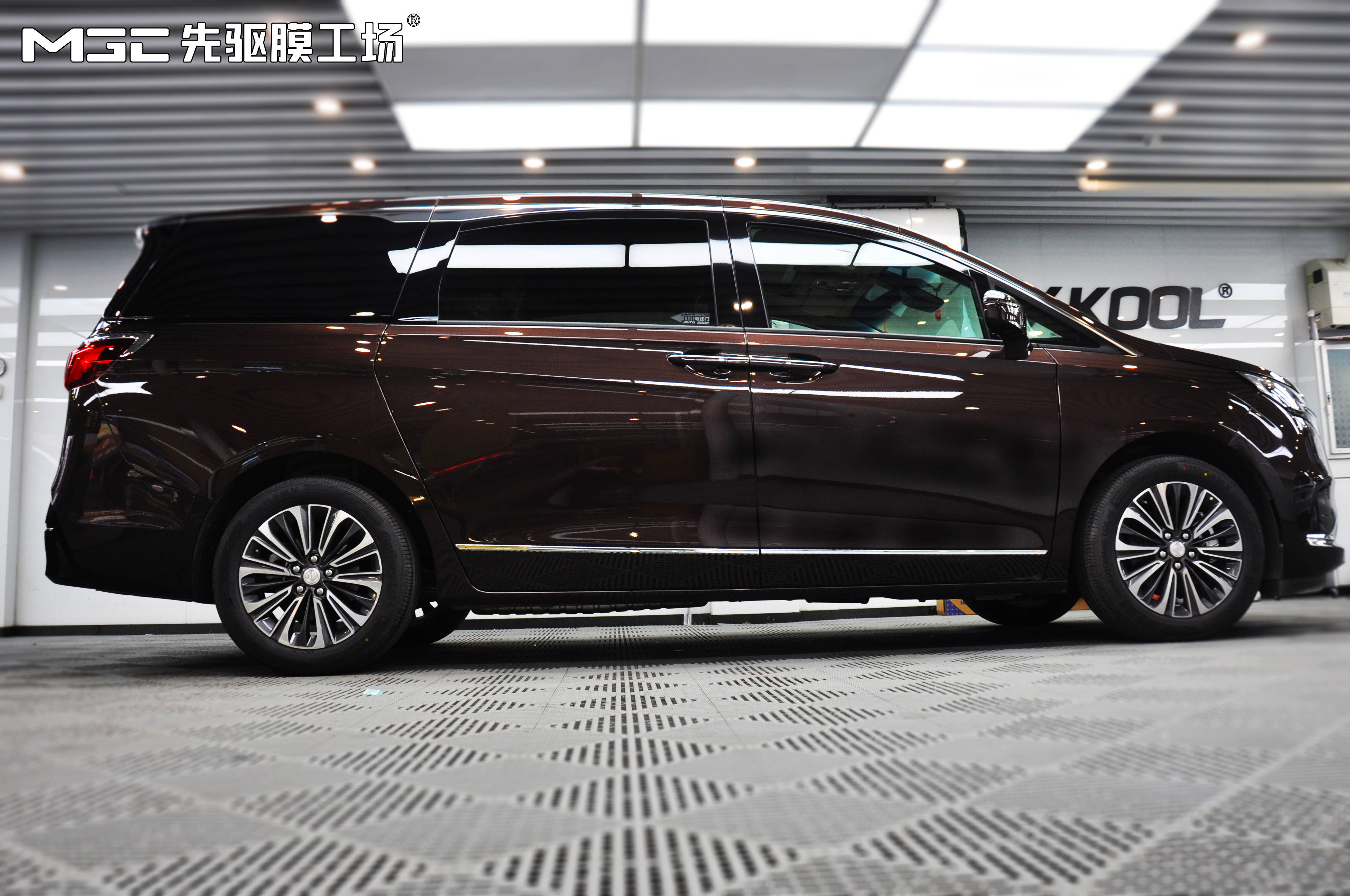 巧克力褐 |别克GL8ES 653t装贴威固v100漆面保护膜-搜狐大视野-搜狐新闻