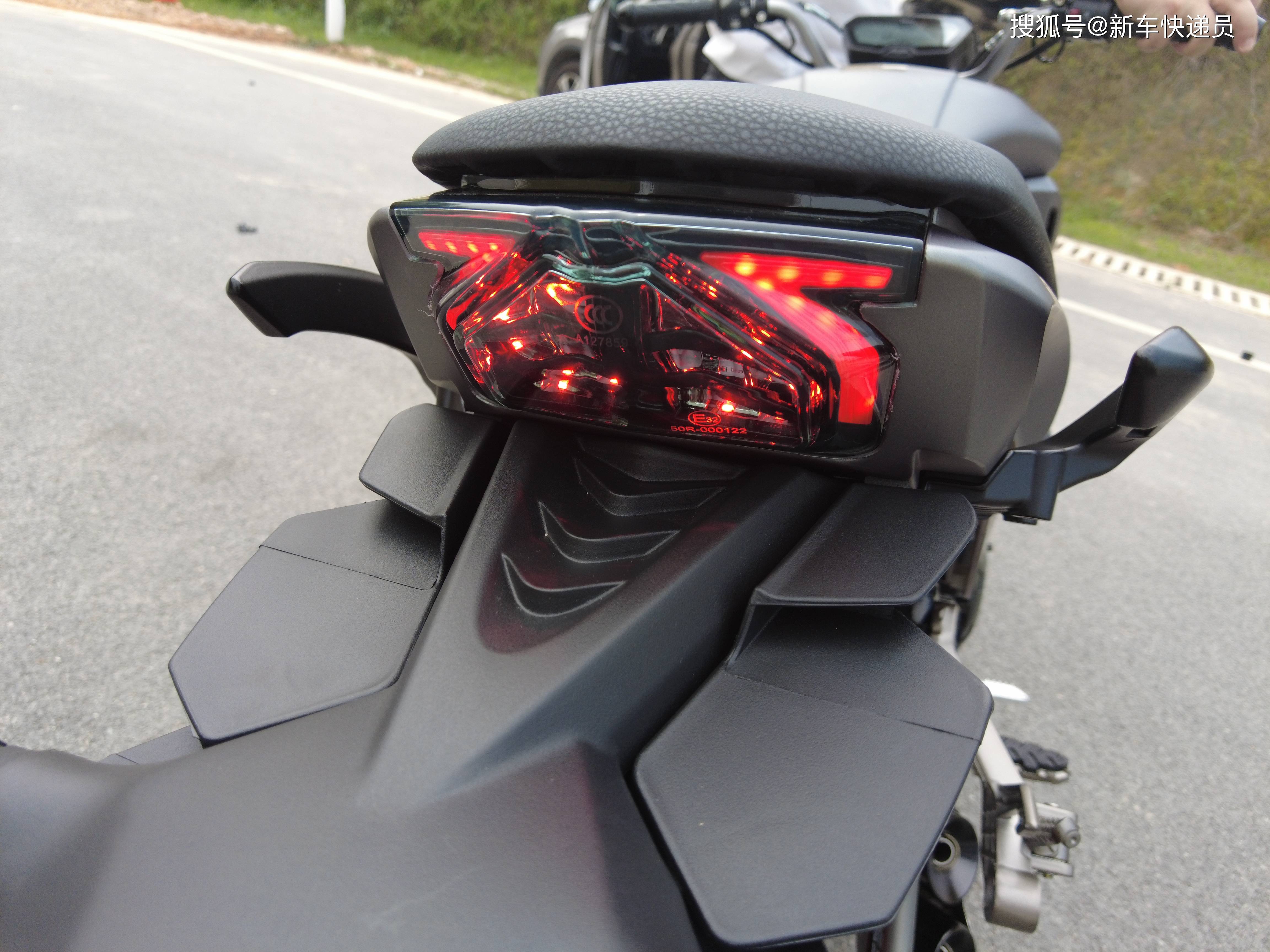 金刚魔兽 SK400-K 外星人战士，双缸大排量街车性价比之王！_搜狐汽车_搜狐网