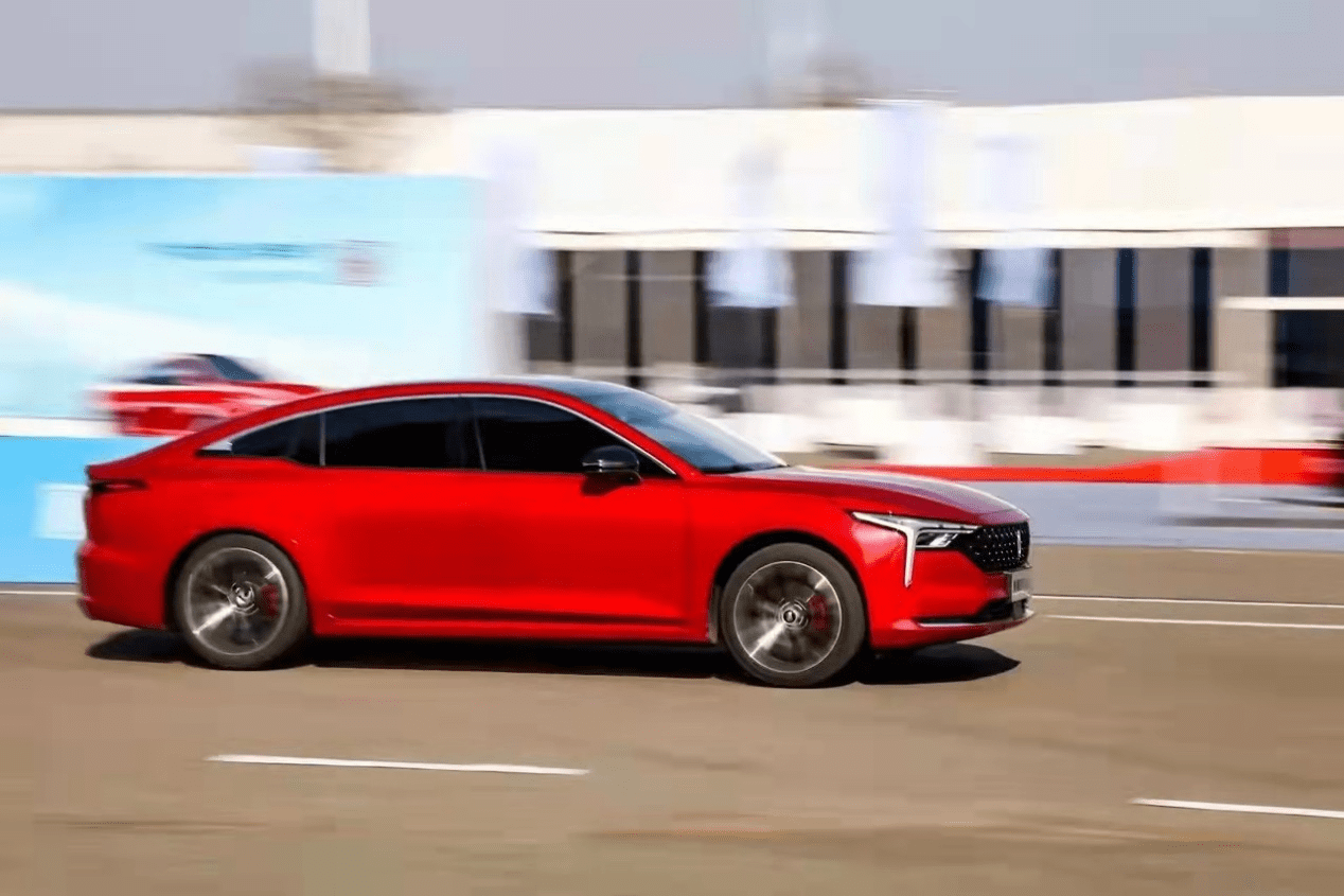 奔腾B70 2.0T车型震撼来袭，尽显速度与激情到底有多能打？_搜狐汽车_搜狐网