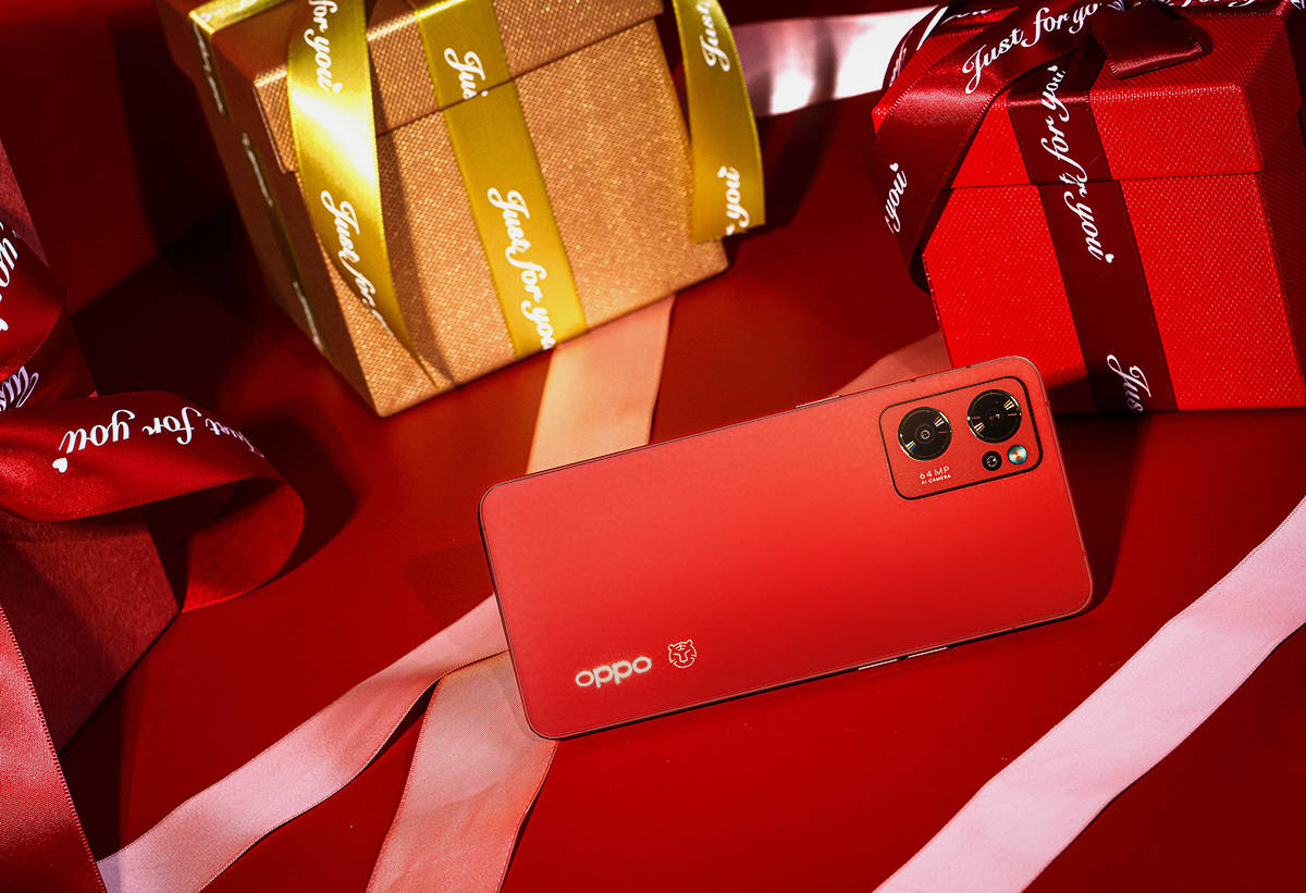 极具质感的正红色OPPO Reno7红丝绒新年版外观图赏-搜狐大视野-搜狐新闻