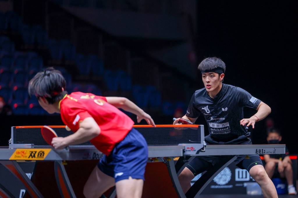 2022年WTT世界杯决赛男单1/8决赛：王楚钦3-1邱党-搜狐大视野-搜狐新闻